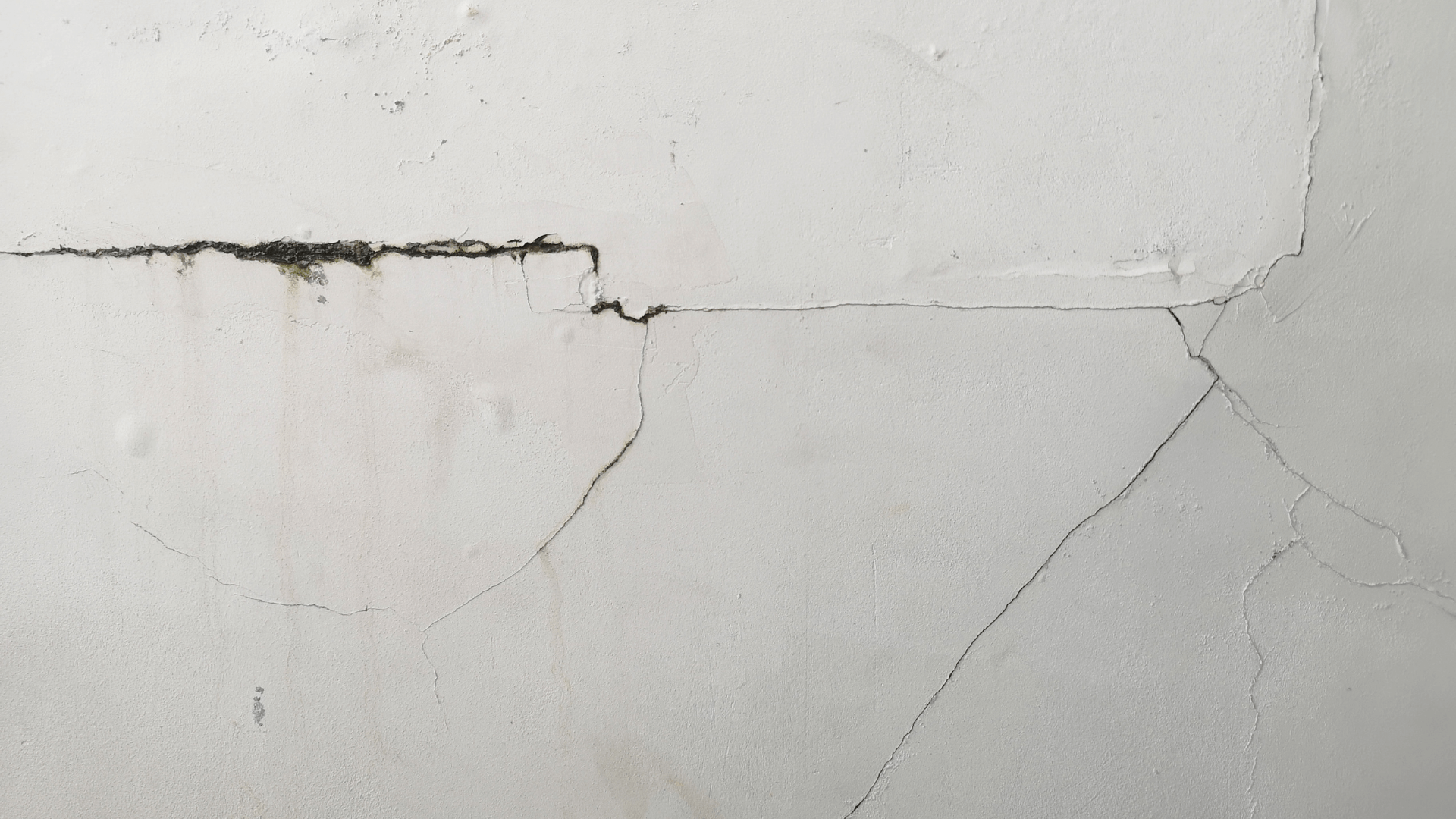 Ceiling Stains: Causes and Solutions by Advanced Roofing